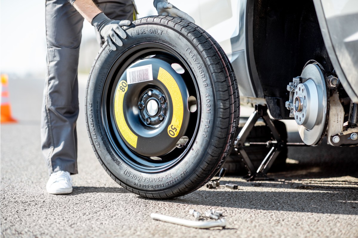 ¿Cómo cambiar la llanta de un carro? – Autolab