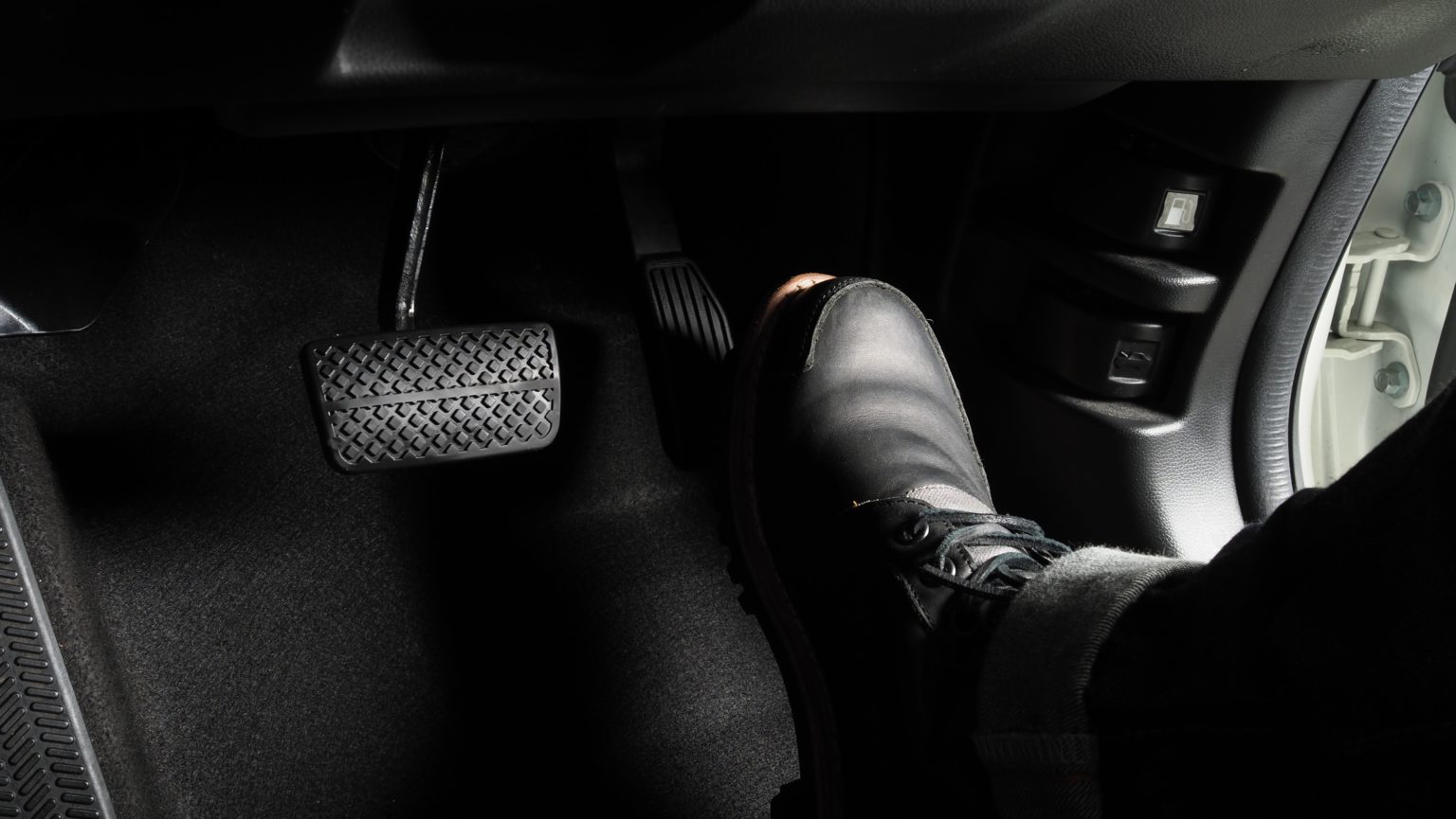 Frenar con el motor: ¿Qué es y para qué sirve? – Autolab